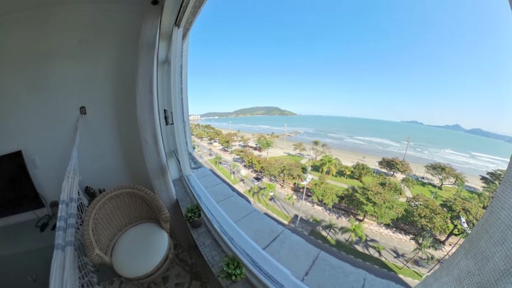 Book Santos — Enorme Em Frente A Praia Do Embaré - Santos, Brasil