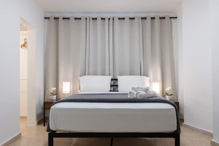 #6-new-full Apartment,w/ Balcony, Parking,a/c,wifi - San Juan