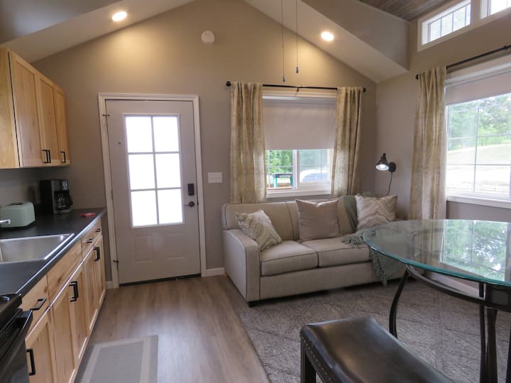 Let's Getaway To Cabins On Kearney Hill - Nebraska