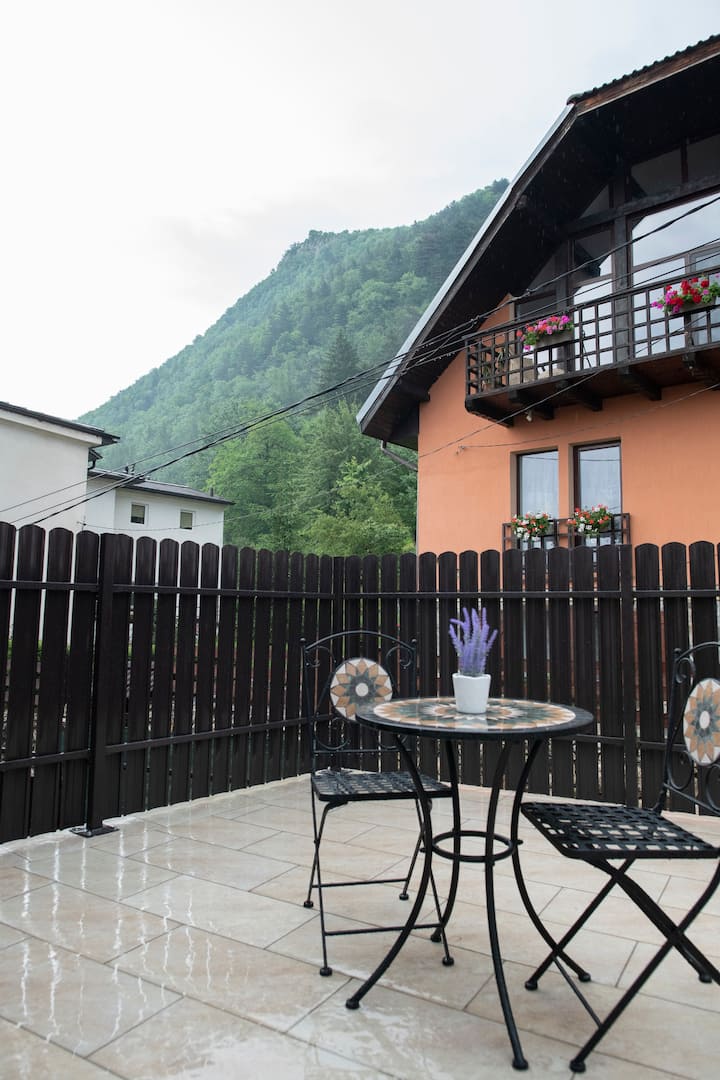Mountain Escape: City Charm - Brașov