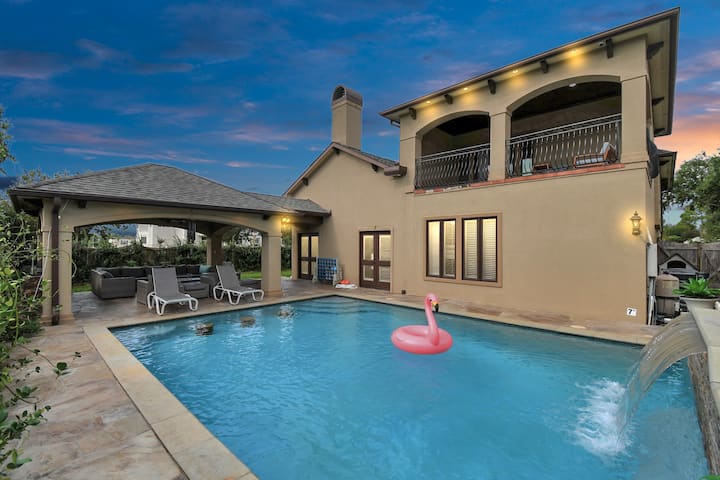 Premium Resort- Styled Heated Pool & Game Room - Houston, TX