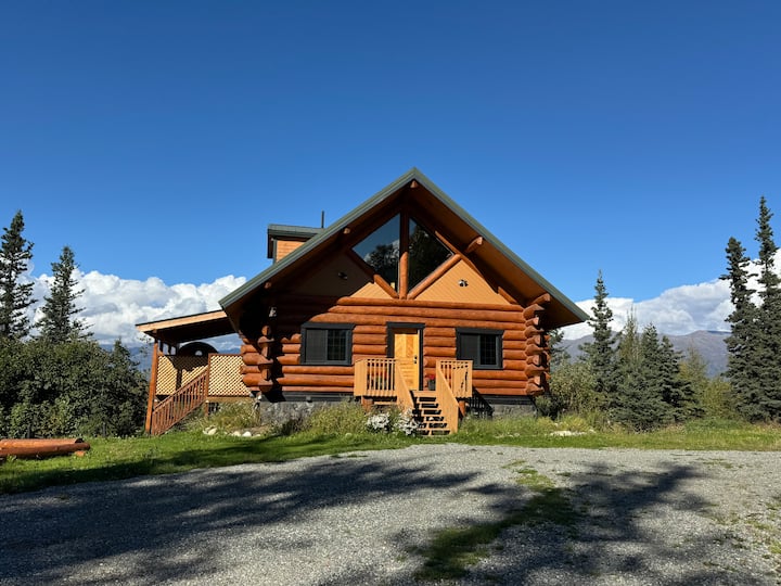 Log Home On 10 Acres, Hot Tub & Mountain Views - Palmer, AK