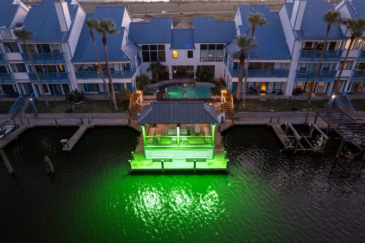 1st Floor Waterfront Pool  Hot Tub Boat Slip - Corpus Christi, TX