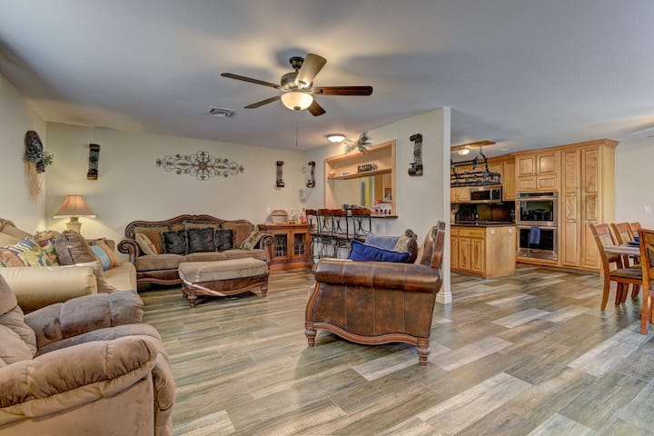 Villa With 2 Casita*pool *7 Br4bath-rv Parking - Las Vegas