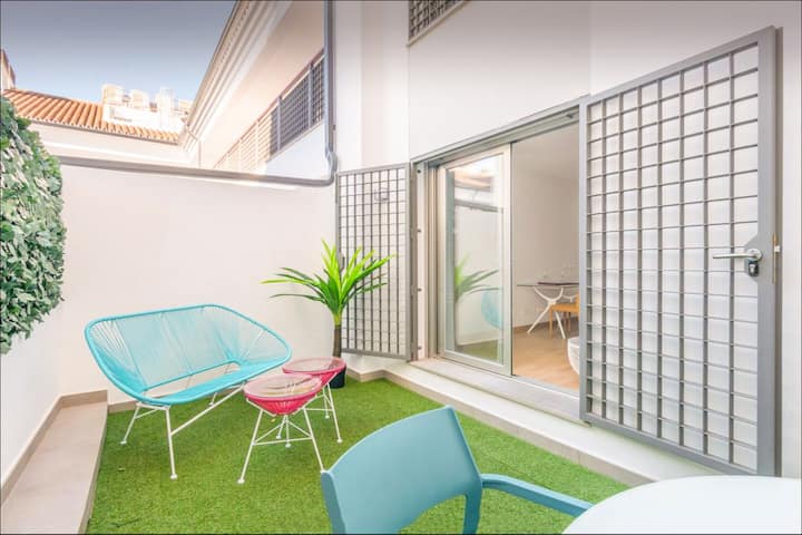 Park Free! Stylish Studio With Garage & Patio - Málaga
