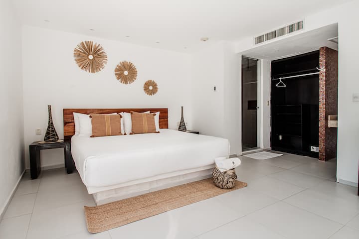 Cama King + Rooftop | Música Y Cócteles - Playa del Carmen