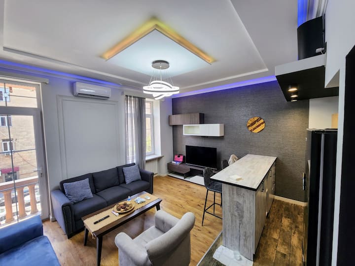 Rare Find/2bd Apt/king Size Bed/4m Republic Square - Yerevan