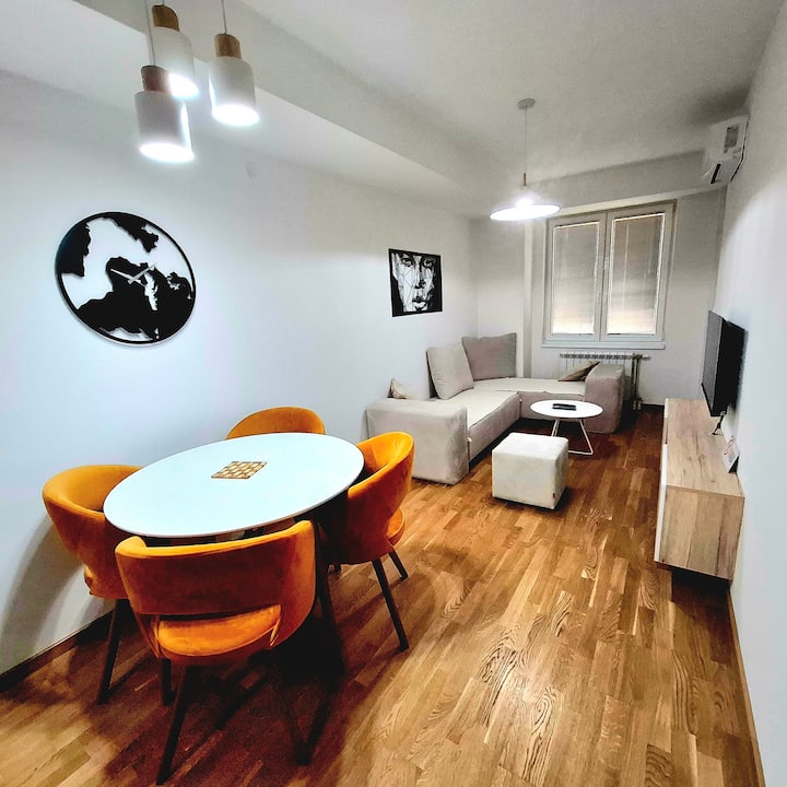 Urban Apartment Near Bus And Train Station - North Macedonia