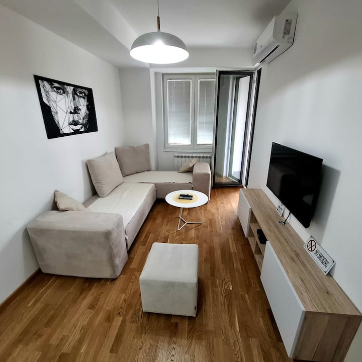 Urban Apartment Near Bus And Train Station - Skopje