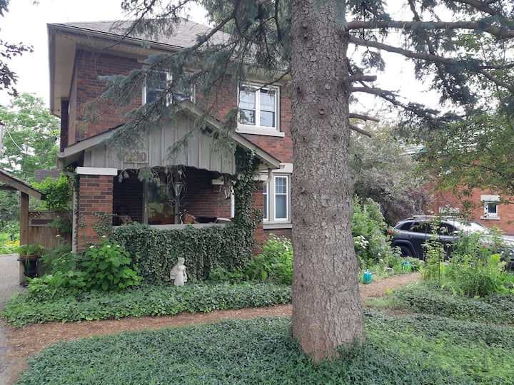 2nd Floor With 1 To 3 Bedrooms And Bathroom - Fergus