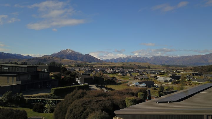 Northlake Hilltop Retreat - Wanaka