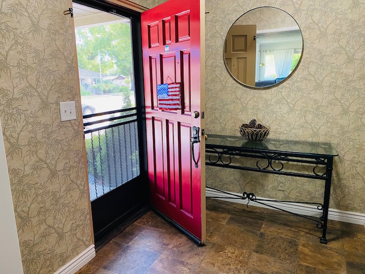 Gem Located In Fairmont Park! - ローダイ, CA