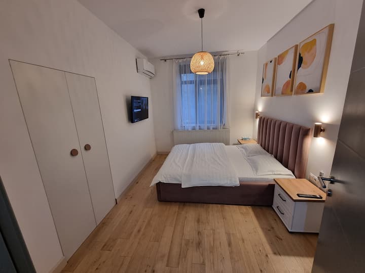 Ultra-central 1 Bed Apartment
Str. Nicolae Iorga - Baia Mare