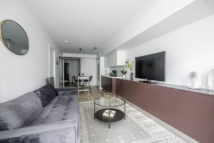Stunning Downtown 1br+den, Sleeps 4! With Parking! - Toronto