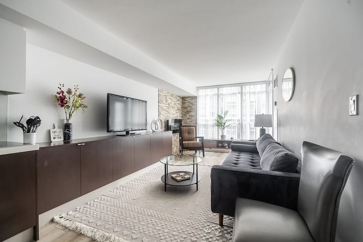 Stunning Downtown 1br+den, Sleeps 4! With Parking! - Toronto