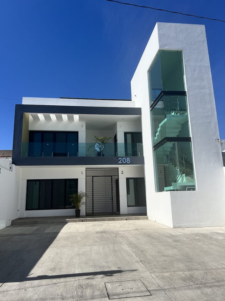 Zona Dorada, Cerca De La Playa - Mazatlán