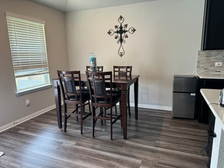 Oasis 2, Private Room Minutes Taylor Samsung - テーラー, TX