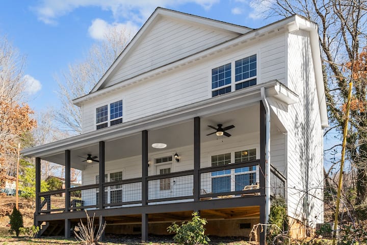 New Stylish House With Modern Amenities + Hot Tub - Waynesville, NC