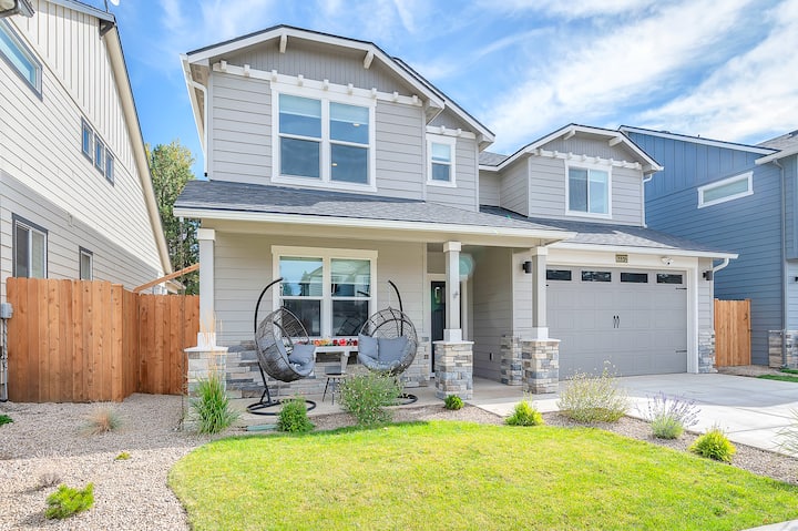 Family Retreat W/2 King Suites/hot Tub/game Room - Bend, OR