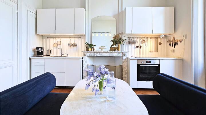 A Historic Highstay + Parking + Balcony - Halluin