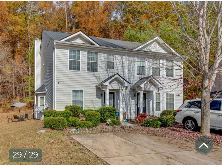 Stylish 3br Home Near Atl W/ Patio & Parking - Union City, GA