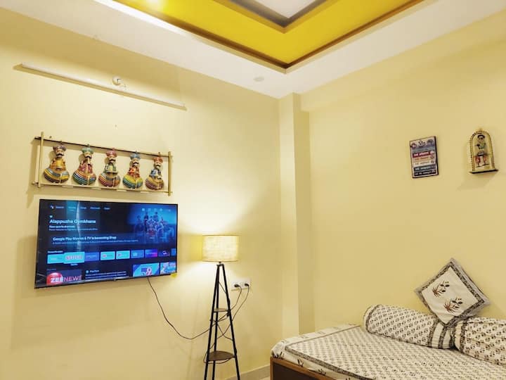 Shreya Homestay, 2bhk, Private, Ac, Parking, Wifi - Ujjain