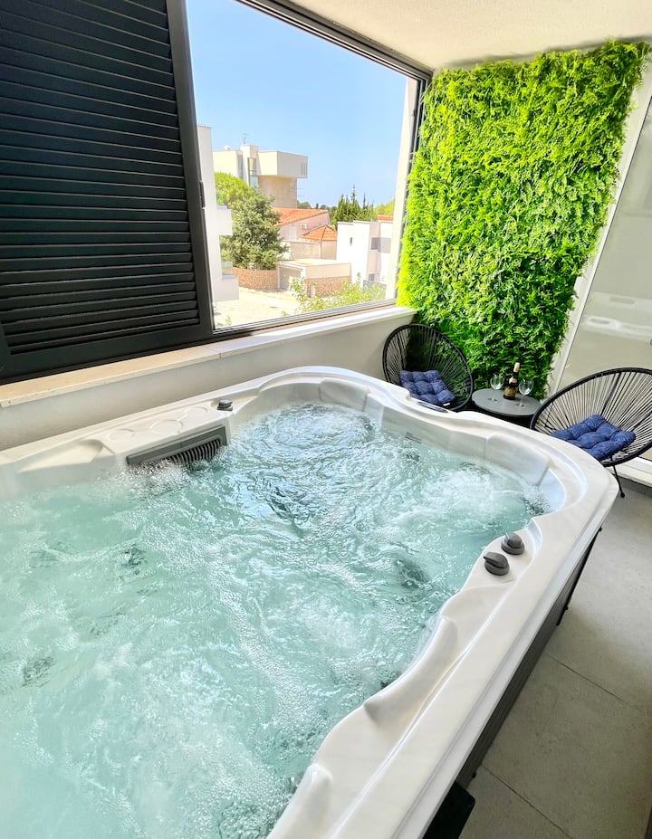 Holiday House Maze With Jacuzzi - Mandre