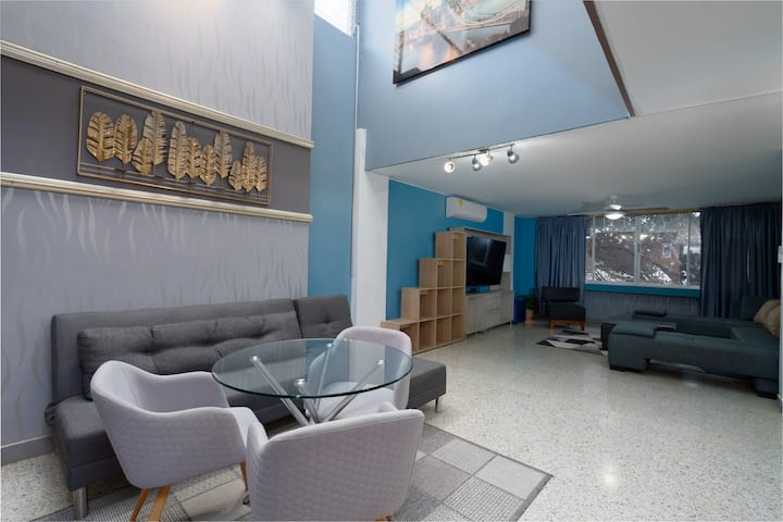 Rare Executive-style Penthouse - Chipichape - Cali