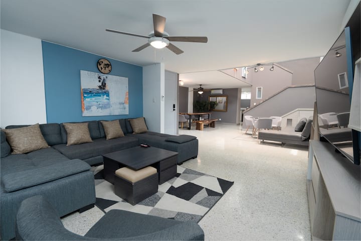 Rare Executive-style Penthouse - Chipichape - Cali