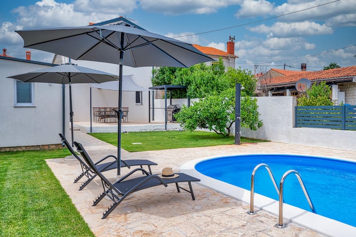 Modern Ap. For 5 Near Beach With Heated Pool - Ližnjan
