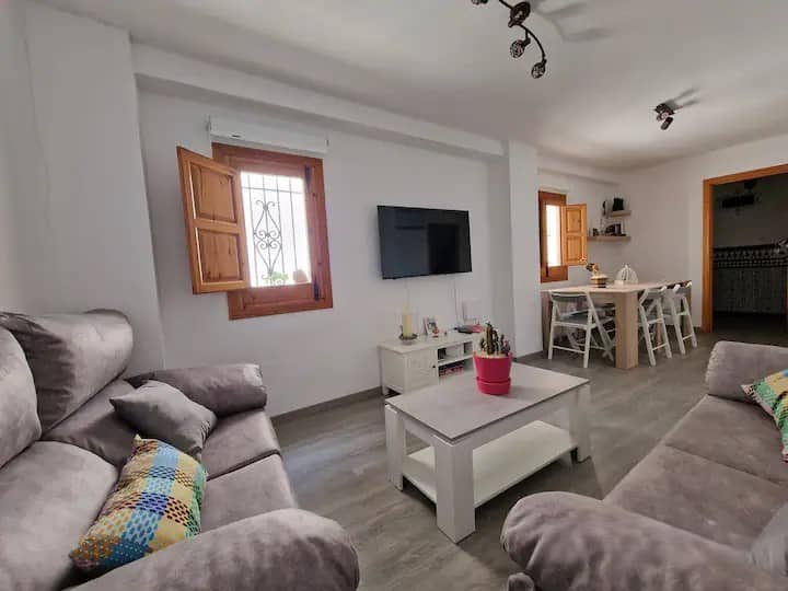 Al-sabika, Stunning 3 Bedroom House With Views - Grenade