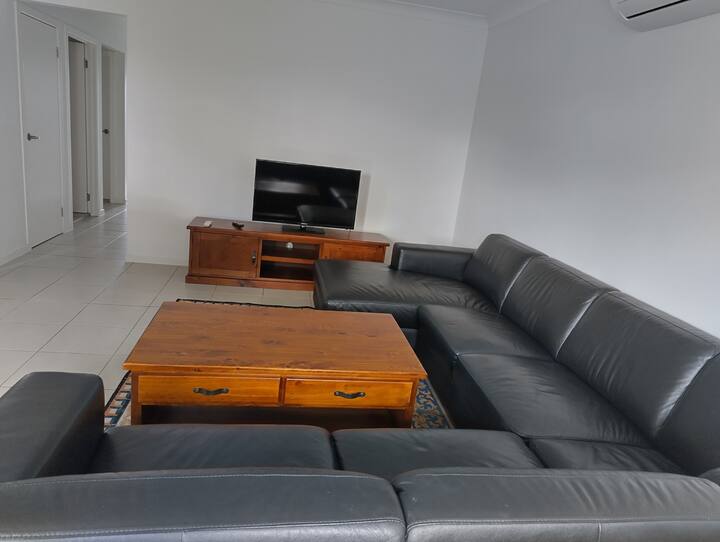 Comfy House Facing Sports Field - Blacktown