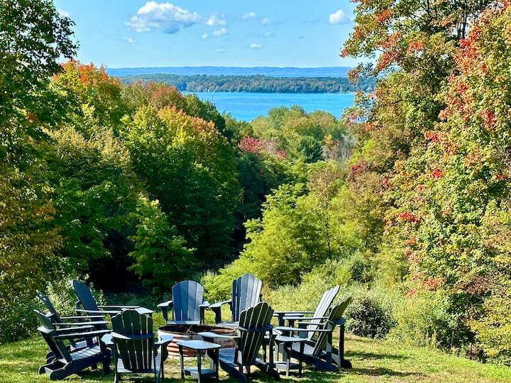 4bd/5ba Overlooking Torch Lake, Premier Golf, Pond - Torch Lake, MI