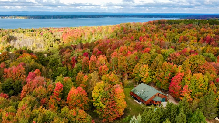 4bd/5ba Upscale Cabin Overlooking Torch Lake - Torch Lake, MI