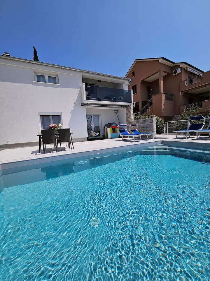Nv Sea 26 Apartment And A Pool - Novi Vinodolski