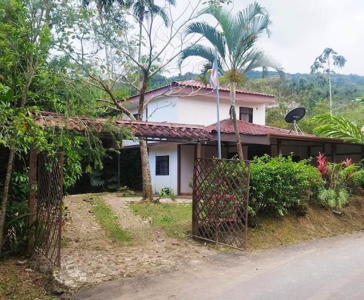 Cabaña Dream House - Jiménez