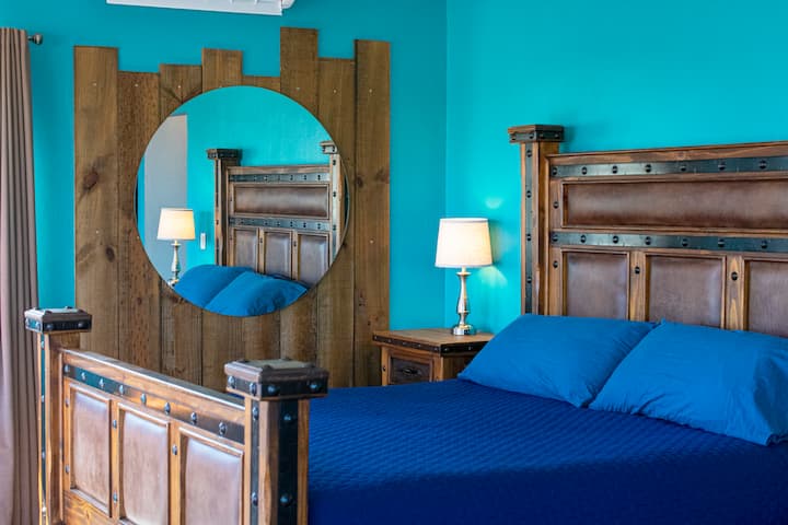 Beach-view, King Size Suite With Private Bathroom - Mazatlán