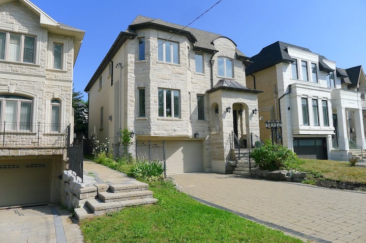 Modern Home Heart Of North York - Toronto