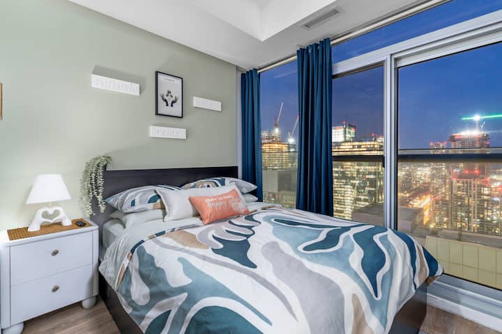 Spectacular Lake View From 50+ Floors Up - Toronto