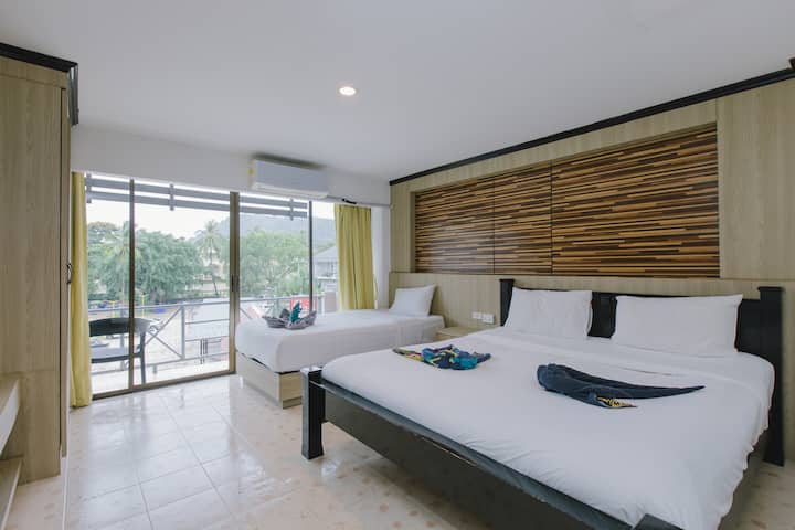C Room For Three W/ Balcony, 50 Steps To The Beach - タイ パトンビーチ