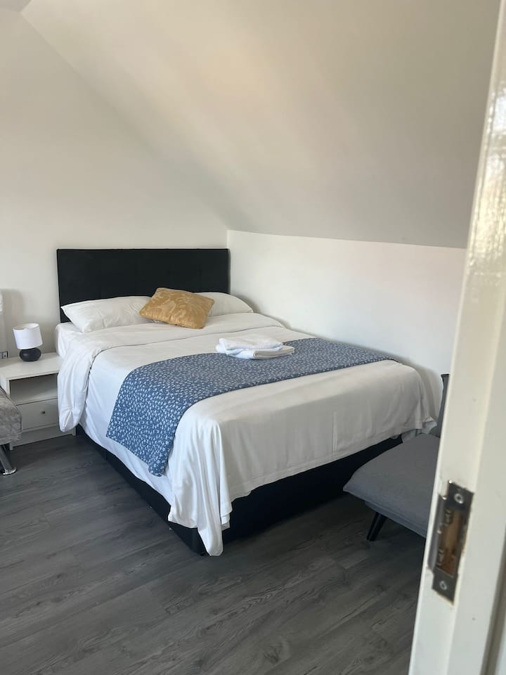 Chic London Studio Flat: Your Urban Haven In City. - Ilford