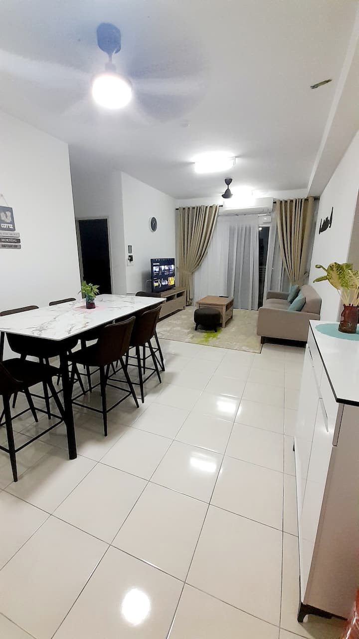 Aliy Homestay Near Klia With Free Wi-fi & Netflix - Sepang