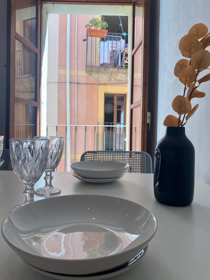 Tinos Primero Part Alta - Tarragona, España