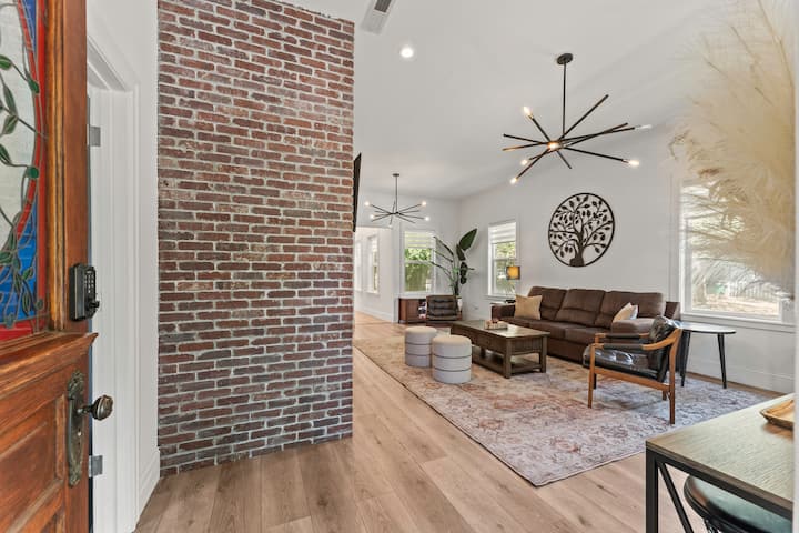 Historic Spacious Gem • 25 Min To Tahoe - Carson City, NV