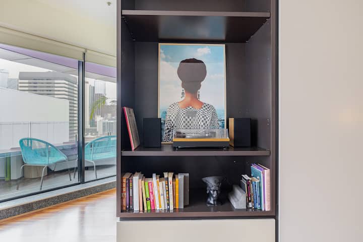 Spacious, Light-filled 1br Apartment W/ Balcony - Melbourne