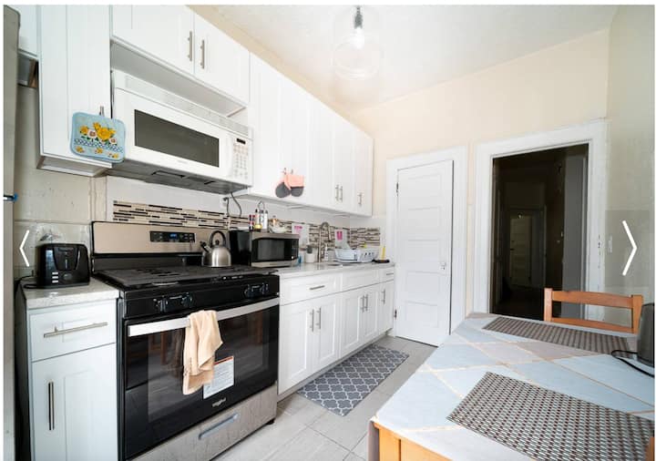 Big Room In Central Brooklyn - Brooklyn, NY