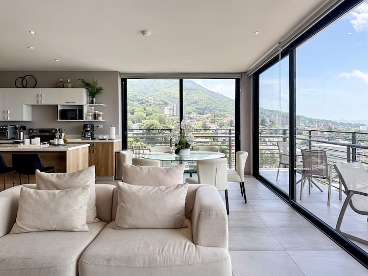 Corner 3br • Stunning Views • 45 Min To Beach - El Salvador