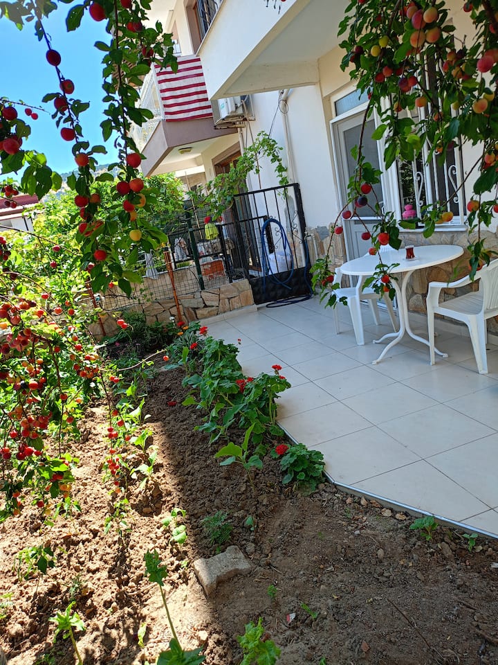 Bahçeli Jeotermal Isıtmalı Klimalı Bağımsız Daire - Dikili