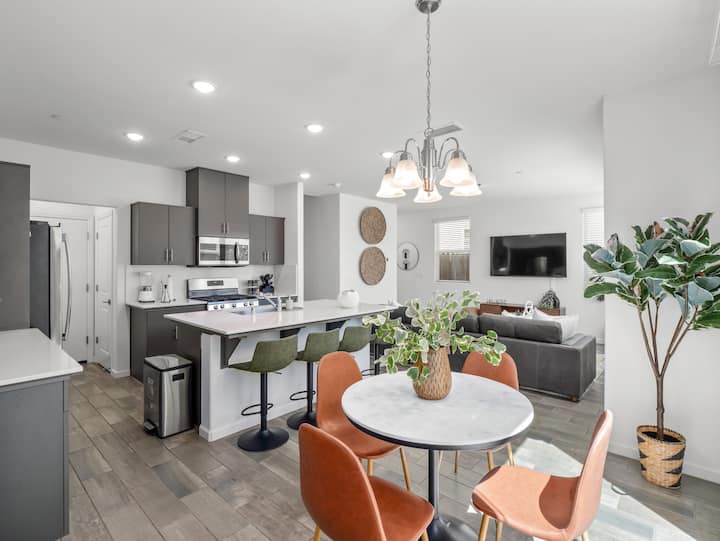 Modern Comfort: Clovis Corner Edition - Clovis, CA