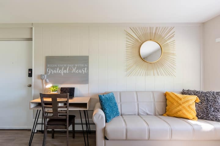 Lovely Apt W/ Free Parking - Bloomfield Hills, MI